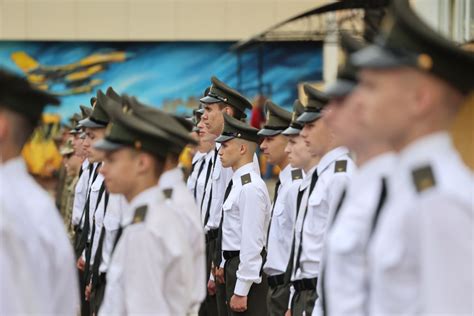 Випускникам ліцею імені Героїв Крут у Львові вручили атестати Фото