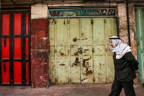 إضراب شامل في الضفة الغربية تنديداً باغتيال العاروري