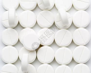 桌上的白色药片高清图片下载 正版图片307896297 摄图网