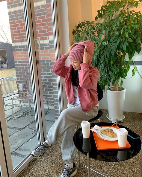 곰부인네 홍 태양 가든시리즈 오픈완료💕 가격 말이 안되쥬 선물이에요😘 후드집업 기모후드 기모팬츠 조거팬츠 아식스 Instagram