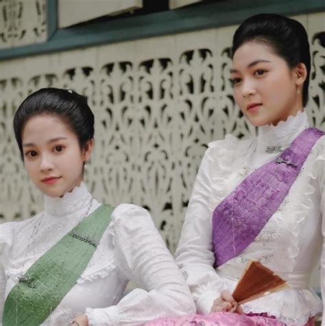 Thai พระสาทิสลักษณ์ สมเด็จพระปิตุจฉาเจ้า สุขุมาลมารศรี พระอัครราชเทวี พระมเหสีในรัชกาล ๕ ณ มุข