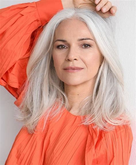 Седые волосы как тренд вне зависимости отвозраста несколько идей и