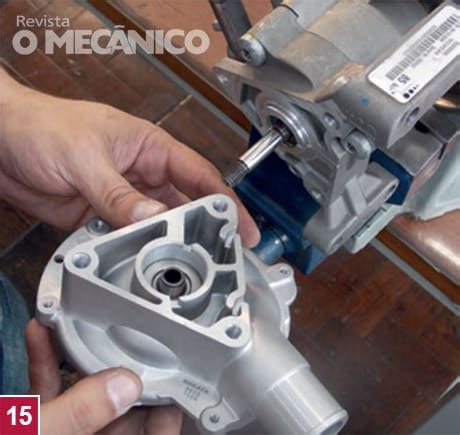 Arrefecimento Substituição da bomba dágua em motores Fiat E torQ