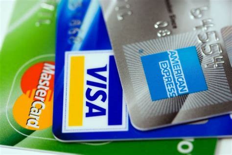 Qué pasa si en la tienda no aceptan las tarjetas y usted no tiene