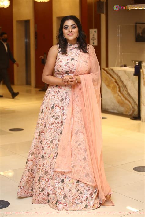 Shamna Kasim Actress Hd Photosimagespics And Stills