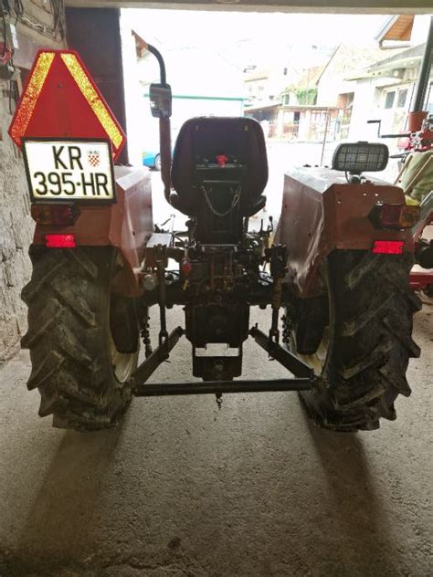 TRAKTOR ŠTORE 402