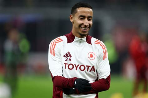 Bliksemvertrek Voor Salah Eddine Soccernewsnl