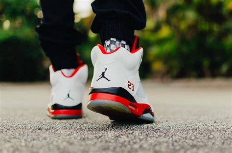 Hd Wallpaper Person Wearing Chicago Air Jordan 1 X Off White Shoe