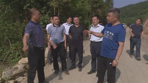 单艳平调研巴东县旅游产业发展
