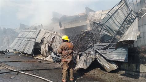 Imágenes Del Voraz Incendio Que Consumió Varios Locales De Centro