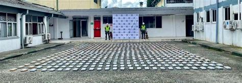 La Jornada Incautan en Ecuador paquetes de coca con siglas del Cártel de Sinaloa