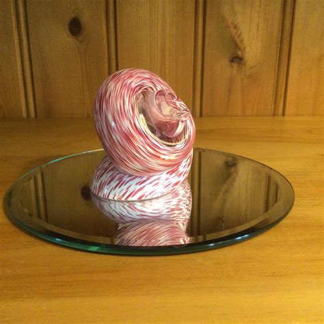 Vintage Wedgwood Art Glass Snail Shell In Dark Pink And White Mottled