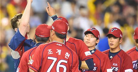 Md포토 김기태 지크 감독과 선수의 즐거운 세리머니