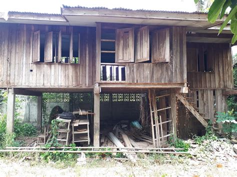 โรงเรียนวัดเกาะ รื้อถอนบ้านพักครูแบบองค์การฯ จำนวน 2