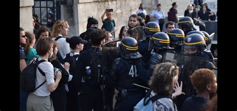 Bfm Бабушка убитого подростка попросила остановить беспорядки во Франции