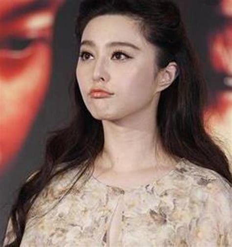 女明星嘟嘴照：赵丽颖第一，迪丽热巴和范冰冰不分伯仲，她很美