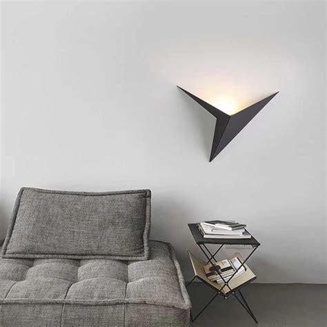 Minimalist Unique Geometric Triangle Led Wall Light Vaxlamp