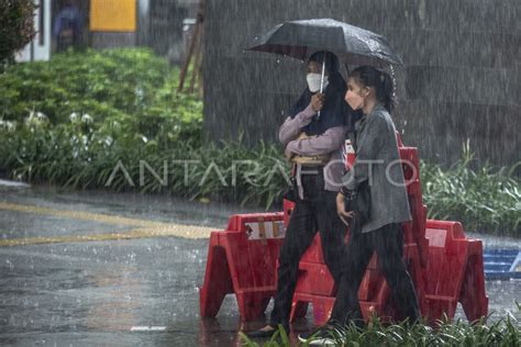 POTENSI HUJAN LEBAT DI SEJUMLAH WILAYAH DI INDONESIA ANTARA Foto