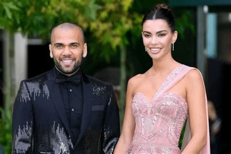 Mulher De Daniel Alves Explica Motivo Pelo Qual Ainda Apoia O Ex Jogador