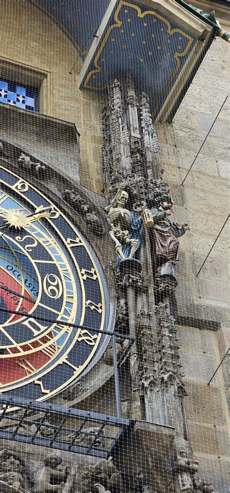 the oldest functioning astronomical clock l prague