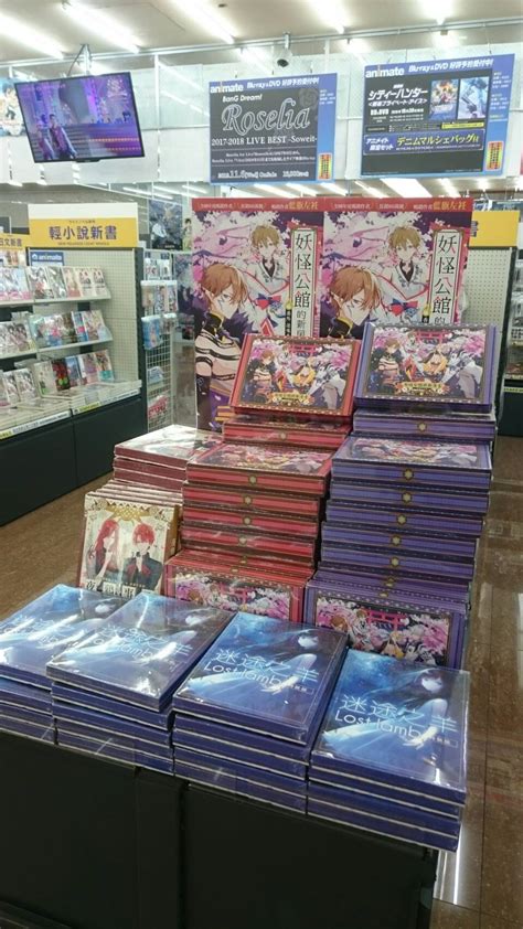 安利美特台北店 🆙【台版書籍情報】 三日月的限定版一個一個的接踵而至， 這次它們終於抵達上架了！