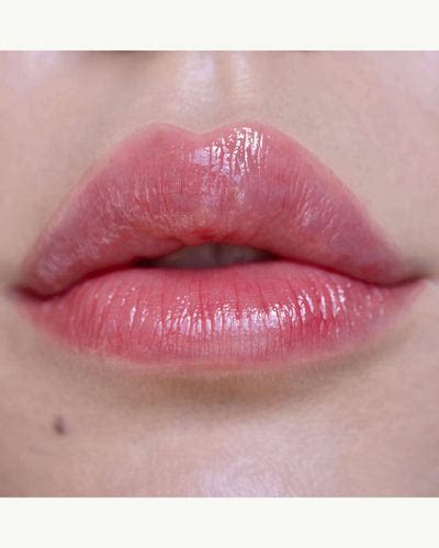 Moisture Lock Glossy Lip Balm Credo
