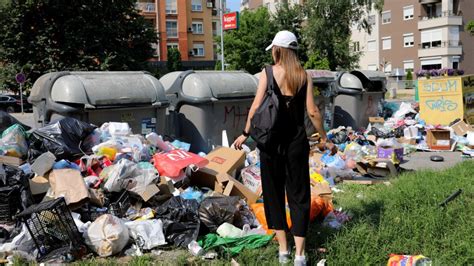 Казна за ѓубрето и за Муцунски и Општина Аеродром