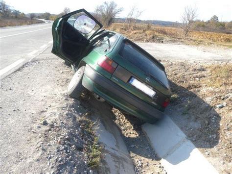 Шофьорка с 1 4 промила алкохол се разби в напоителен канал Информационна агенция ПИК