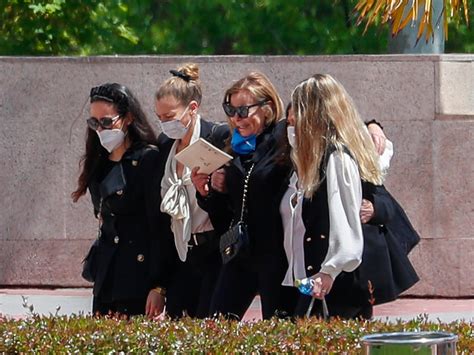 Conmoción Y Lágrimas En El Discreto Entierro De Álex Lequio Sus Padres