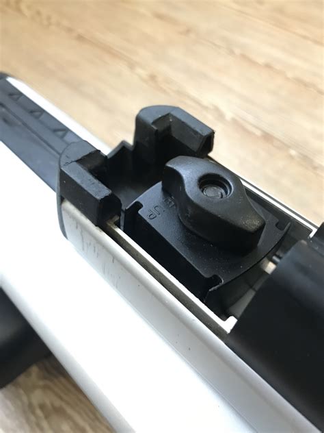 Лыжные крепления Thule Deluxe 727 на дугах WingBar Evo127 — Skoda Rapid ...