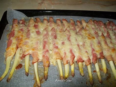 Przepis Szparagi pieczone z boczkiem i mozzarellą przepis Gotujmy pl