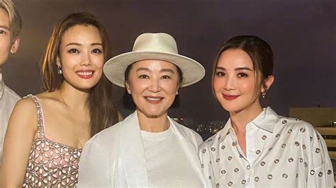 69歲林青霞超逆齡！白西裝現身派對「帥壓吳慷仁」平滑嫩肌撼全網 娛樂星聞