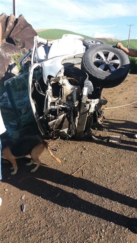 Carro Bate Em Pedra Tomba E Deixa Um Idoso Morto No Litoral Sul De