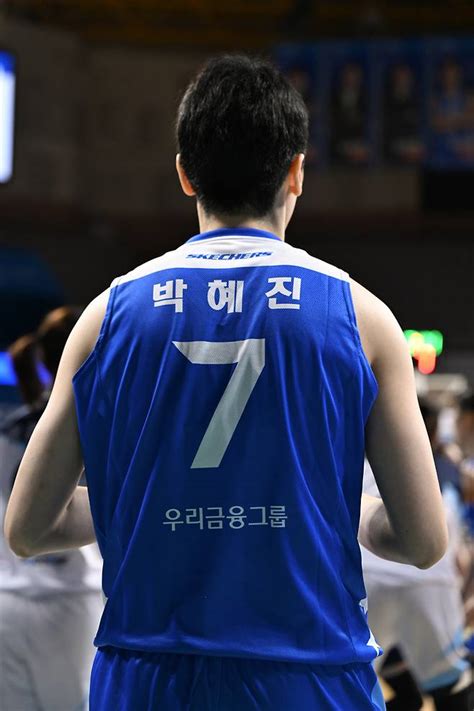 박혜진 팀내 최다 19점···우리은행 신한은행 완파하고 개막 5연승으로 1라운드 마무리