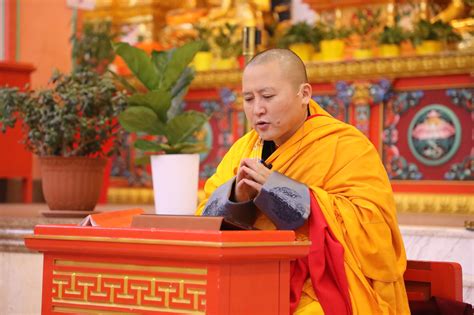 Хамба лам Д Жавзандорж шинийн 8 нд насны авшиг хүртээнэ Ontsgoi Mn