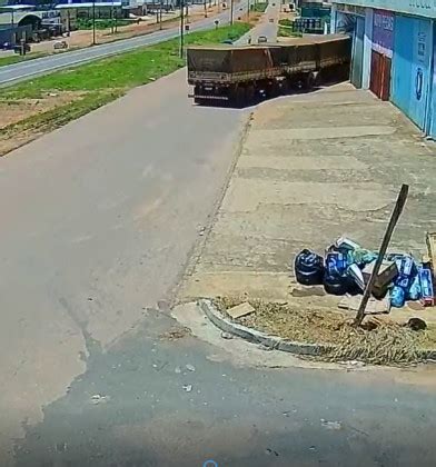 CARRETA DESGOVERNADA SEM MOTORISTA INVADE OFICIANA VEJA VÍDEO Olho Vivo Mato Grosso