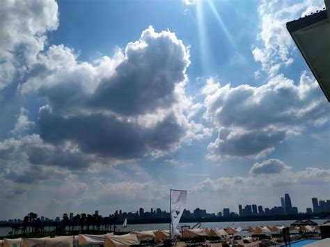 气势汹汹的夏天 知乎