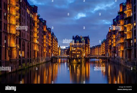 Die Illuminierte Wasserschloss Gebäude Im Unesco Welterbe Speicherstadt