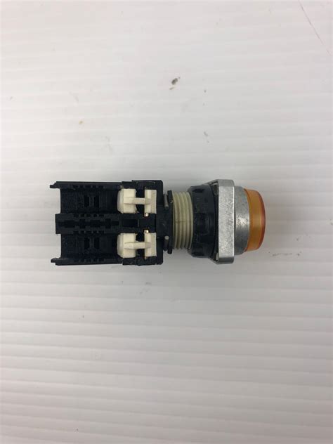 Square D 9011 Dfsn Push Button Switch Yellow