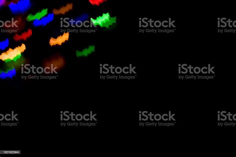 휴일 장식 및 파티 개념할로윈 배경에 대 한 박쥐의 형태로 Defocused Bokeh 여러 가지 빛깔의 조명 복사 공간 0명에