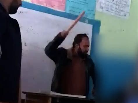 انتشار ویدیوی لت‌وکوب شدید دانش‌آموزان به‌دست معلمی در یک مکتب پسرانه