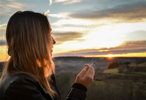 배경 화면 햇빛 일몰 바다 물 반사 하늘 사진술 연기 흡연 해돋이 저녁 아침 태양 수평선 니콘 백라이팅 유럽 프랑스 국민 휴가 어스름