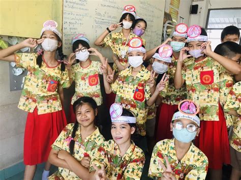 นักเรียนประดิษฐ์ชิ้นงานหมวกร โรงเรียนอนุชนวัฒนา นครสวรรค์