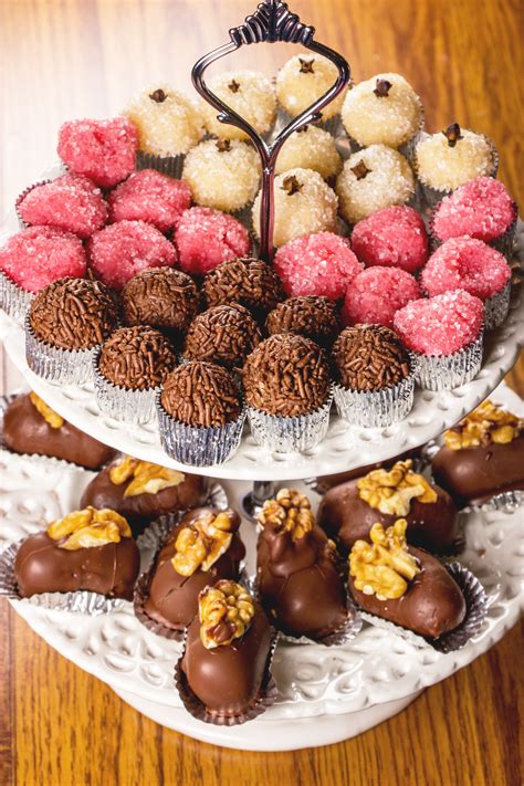Brigadeiros De Chocolate Em Forminha Rosa