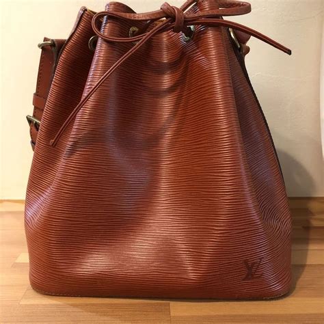 Louis Vuitton 路易威登 肩背包 水波紋epi Mercari 日本直送 二手 蝦皮購物