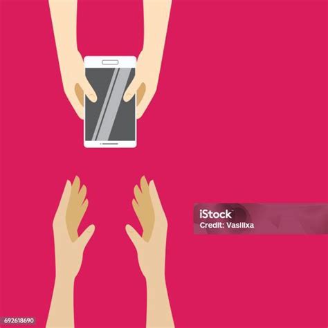 흰색 스마트폰 패스 손을에서 분홍색 바탕에 평면 디자인 벡터 일러스트입니다 웹 디자인 템플릿 프로 모션 인포 그래픽의 개념 벡터 일러스트 레이 션 It 지원에 대한 스톡