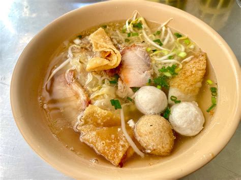 เกี๊ยวน้ำ ร้าน ก๋วยเตี๋ยวรู ตลาดน้อย