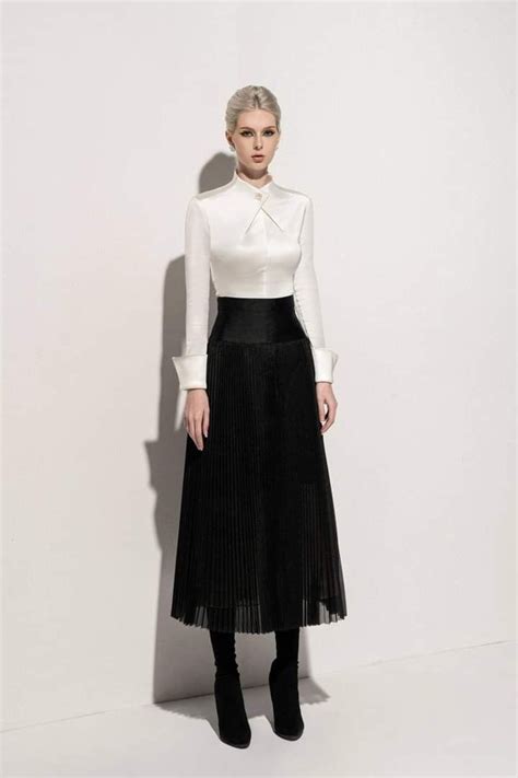 Pin By NgỌc QuyỀn On Váy Dài Fashion Woman Suit Fashion Elegant