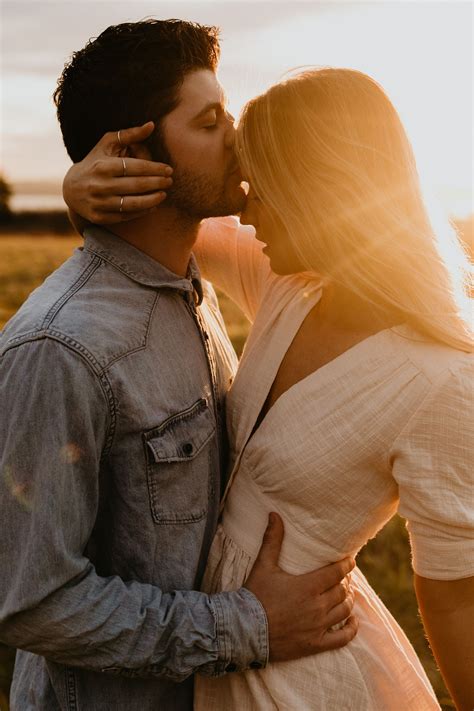 Engagement Picture Outfits Couple Engagement Pictures Wedding