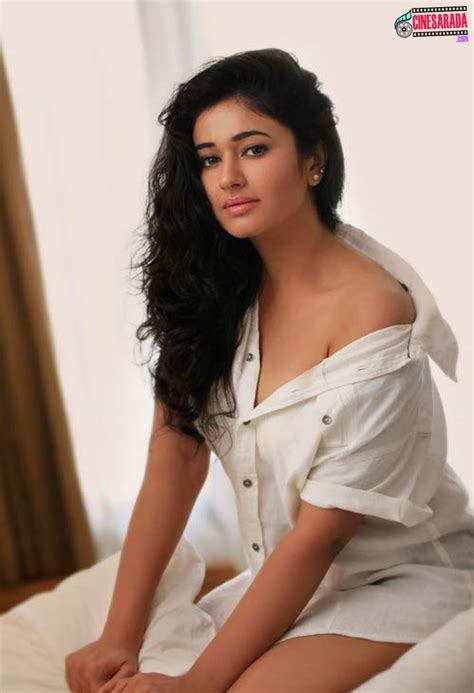 Sexy Actress Poonam Bajwa Latest Hot Photo Shoot Pics Telugu Movie